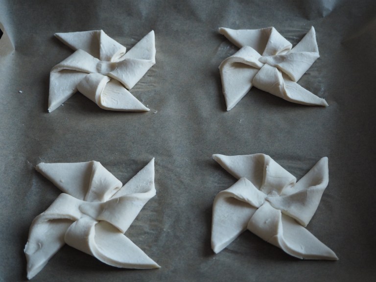 Joulutorttu // Tähtitorttu – Finnish Pinwheel Shaped Christmas Tarts ...