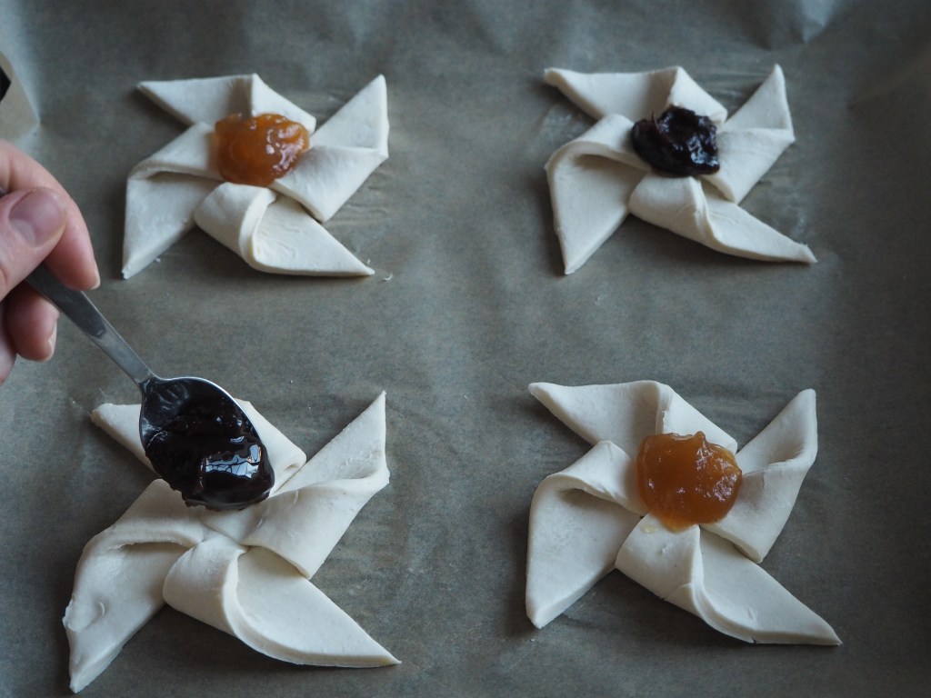 Joulutorttu // Tähtitorttu – Finnish Pinwheel Shaped Christmas Tarts ...