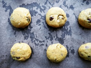 Vegan Monday: Turmeric Cookies With Tahini, Chocolate And Pistachios ...