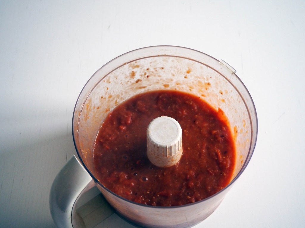 Vegan Monday: Garlicky Roasted Tomato Spread / Sauce | My Dear Kitchen ...